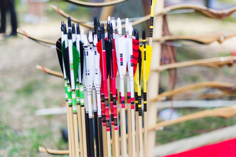 Why Is One Vane On An Arrow A Different Color? – BowAddicted