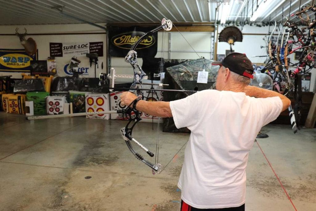 How To Tell if a Compound Bow is Left or Right Handed – BowAddicted